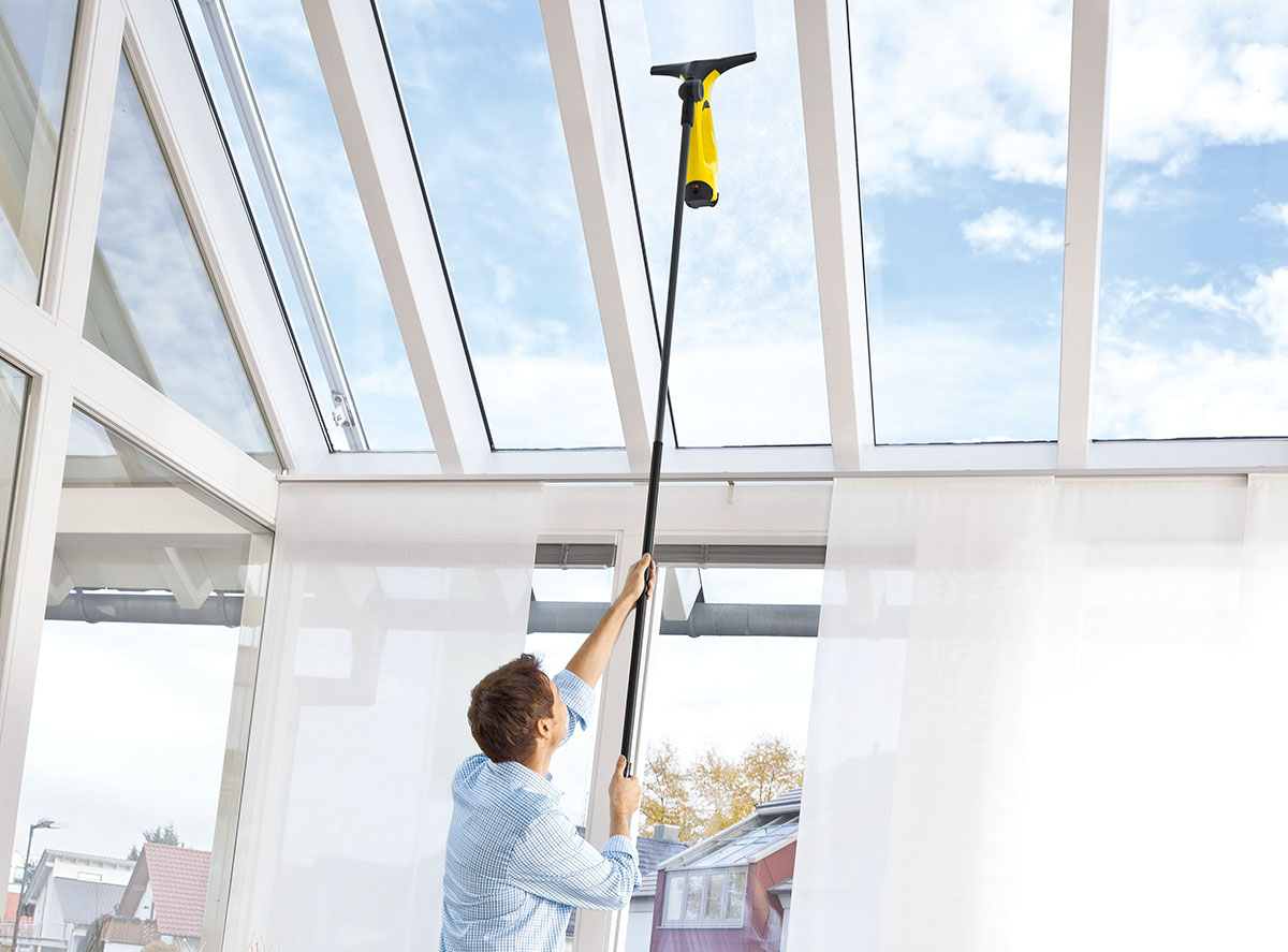 Karcher improves the squeegee with a vacuum | GadgetGuy