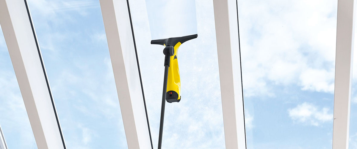 Karcher improves the squeegee with a vacuum