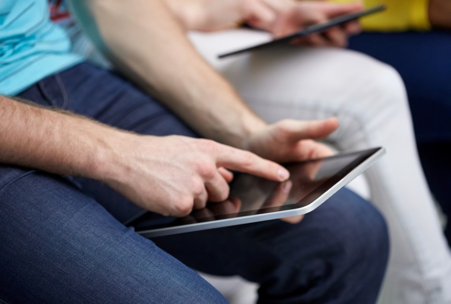 Paper begins to fade as tablets take over from textbooks | GadgetGuy