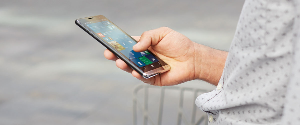 HP returns to phones with a Windows mobile-PC hybrid