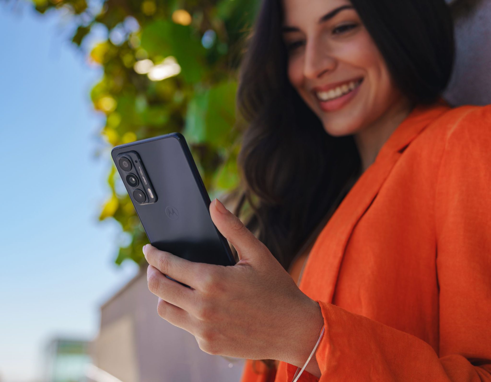 Motorola moves beyond the box, builds phones with blocks - GadgetGuy