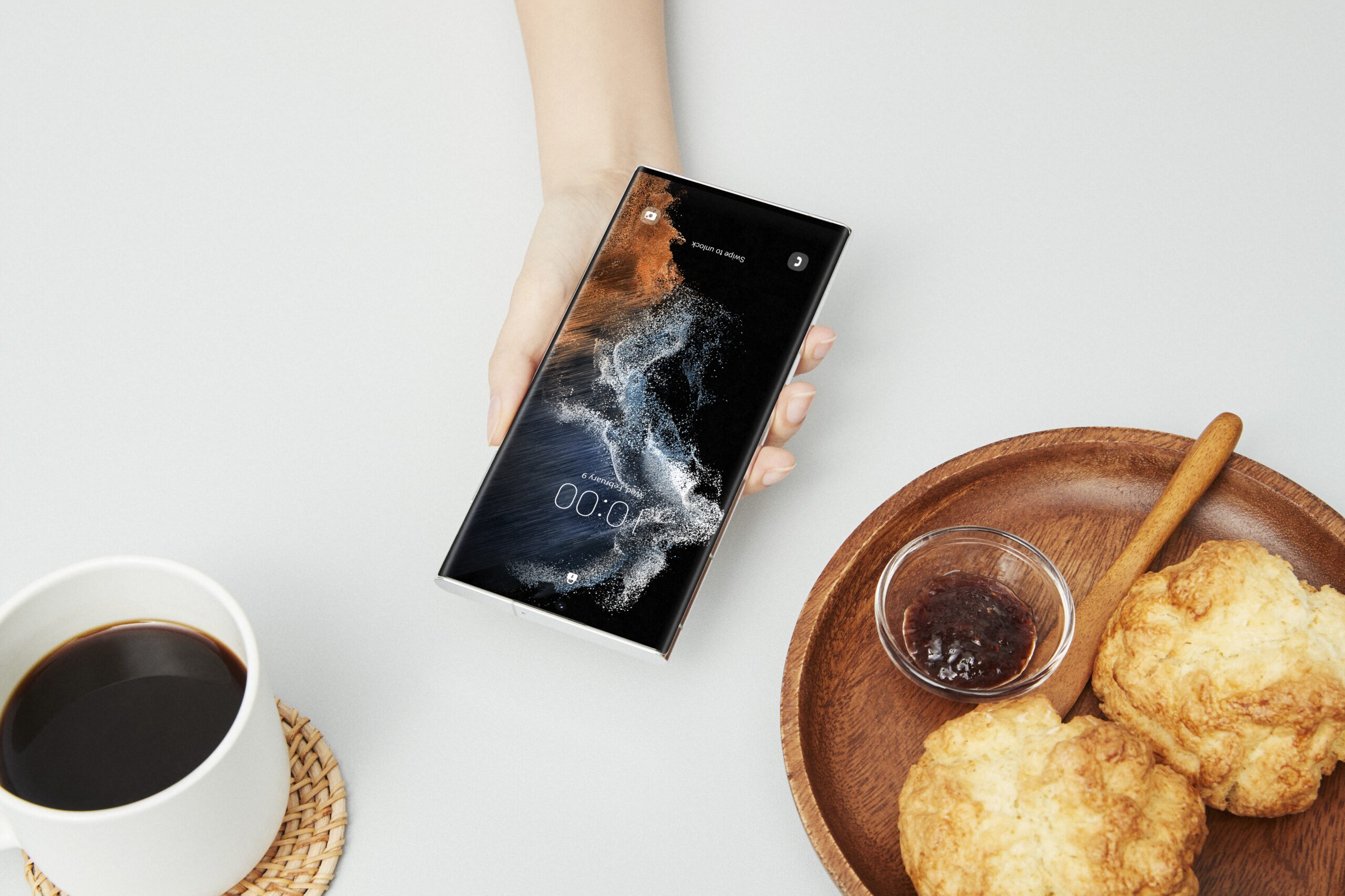 Samsung Galaxy S22 Ultra - standing still (review)