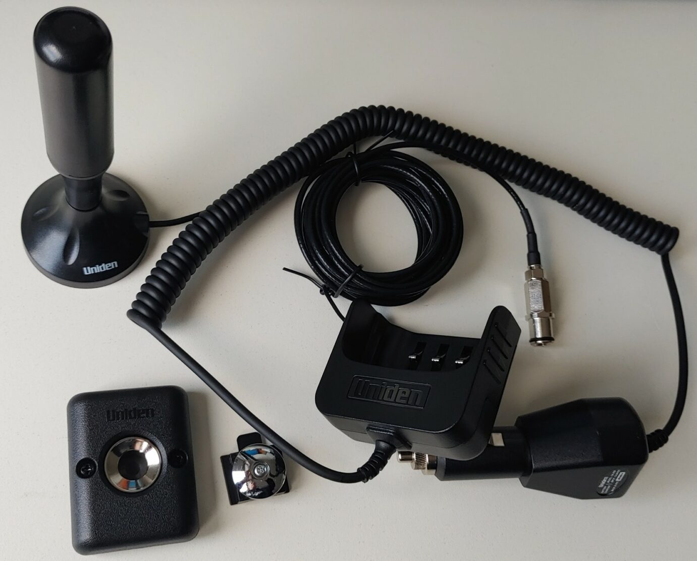 Uniden XTRAK50 - a smarter handheld UHF radio (Review)