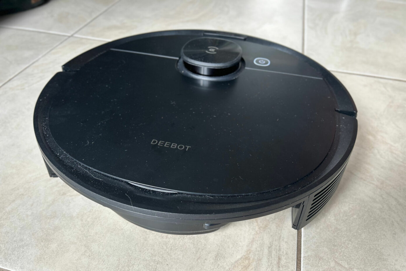 Ecovacs Deebot Neo review: a friendly robot vacuum