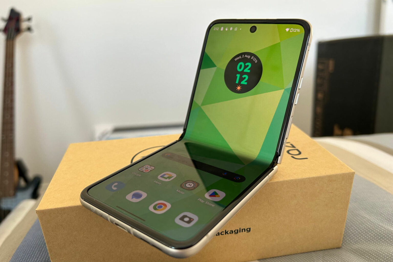 Motorola Razr 40 review: makes the foldable flip mainstream