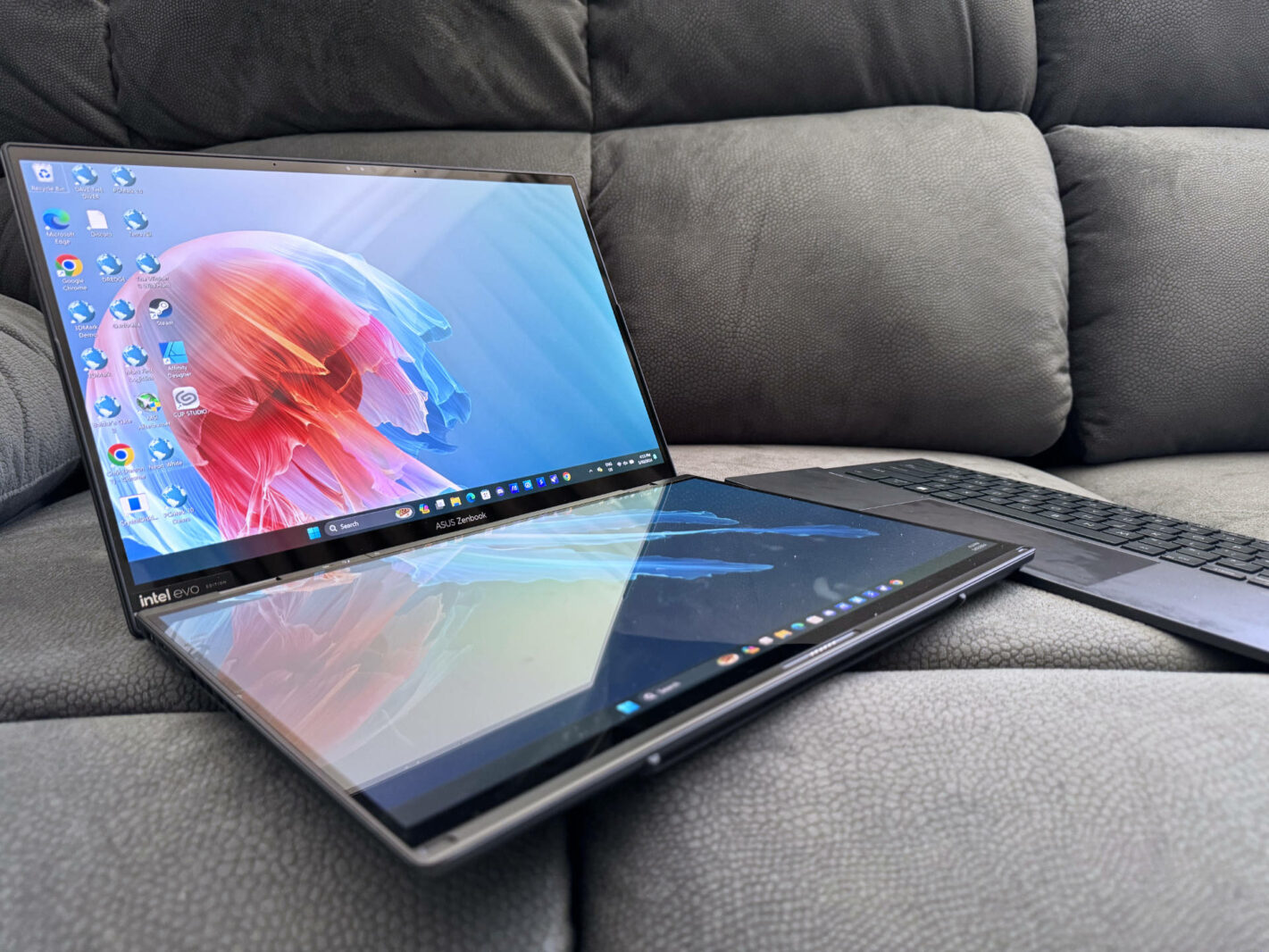 Asus Zenbook Duo (UX8406) review: two screens better than one