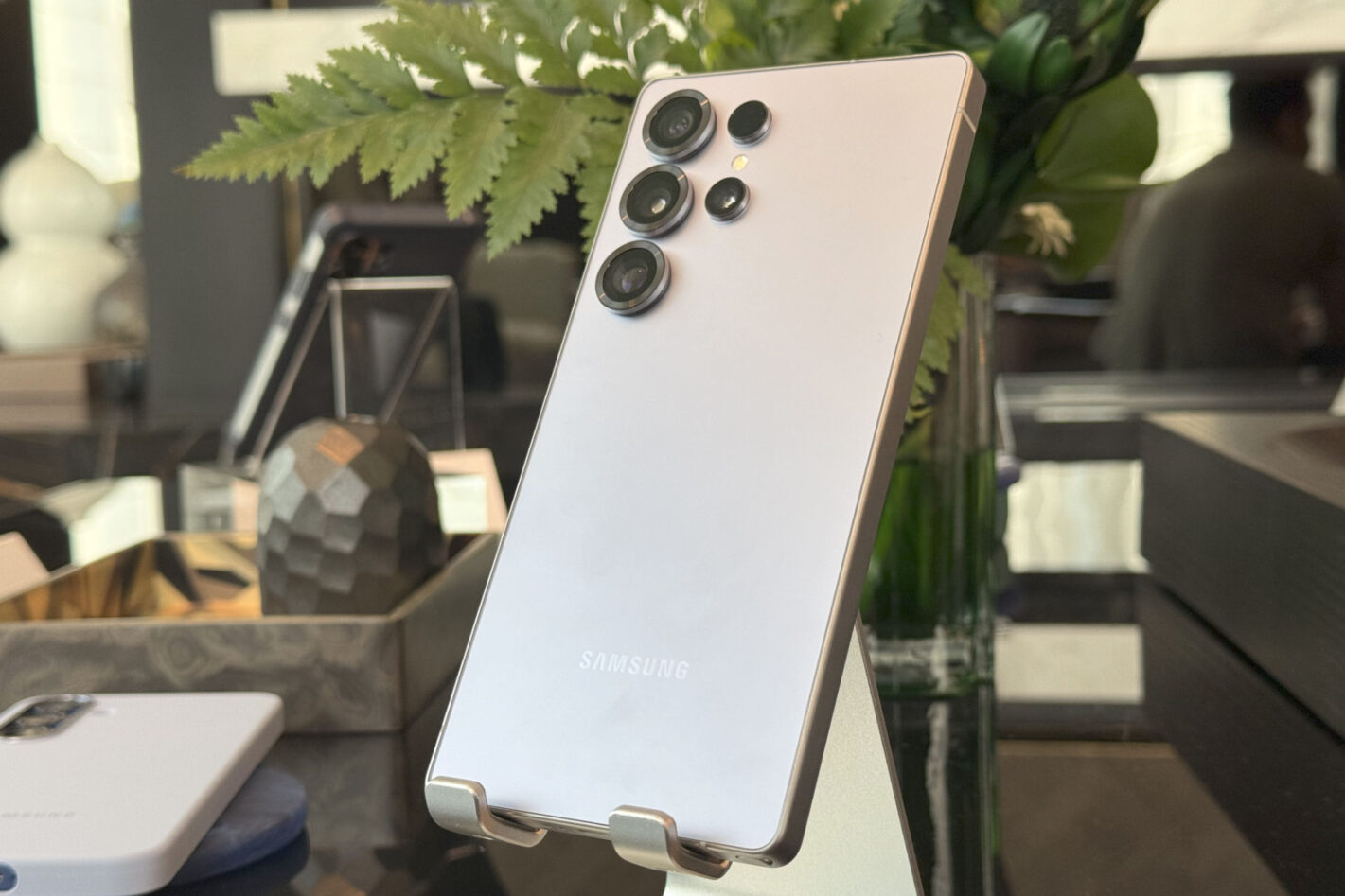 Samsung Galaxy S25 Ultra sports new design, AI features aplenty